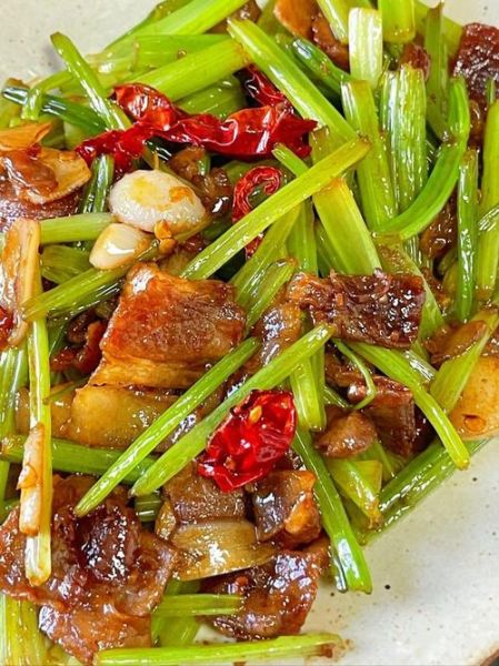 香芹炒肉怎么炒才嫩_香芹炒肉用哪个部位肉-第2张图片-山城妙识 香芹炒肉怎么炒才嫩_香芹炒肉用哪个部位肉-第2张图片-山城妙识