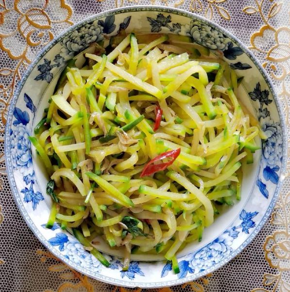 炒青萝卜丝怎么炒好吃_炒青萝卜丝的家常做法窍门-第1张图片-山城妙识