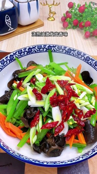 芹菜怎么腌制好吃简单_家常芹菜腌制方法-第2张图片-山城妙识