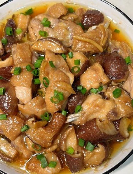 香菇炖鸡肉怎么做好吃_香菇炖鸡肉的做法步骤-第3张图片-山城妙识