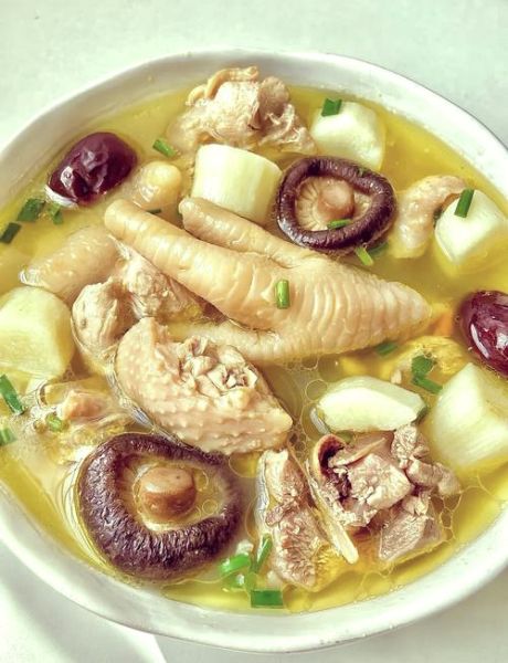 香菇炖鸡肉怎么做好吃_香菇炖鸡肉的做法步骤-第1张图片-山城妙识