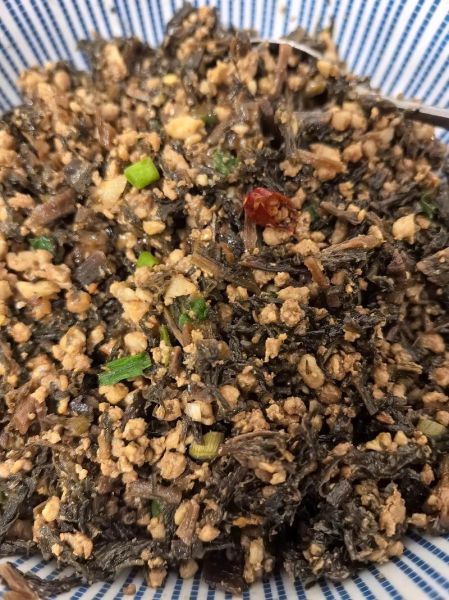 梅干菜扣肉饼怎么做_梅干菜扣肉饼配料有哪些-第2张图片-山城妙识