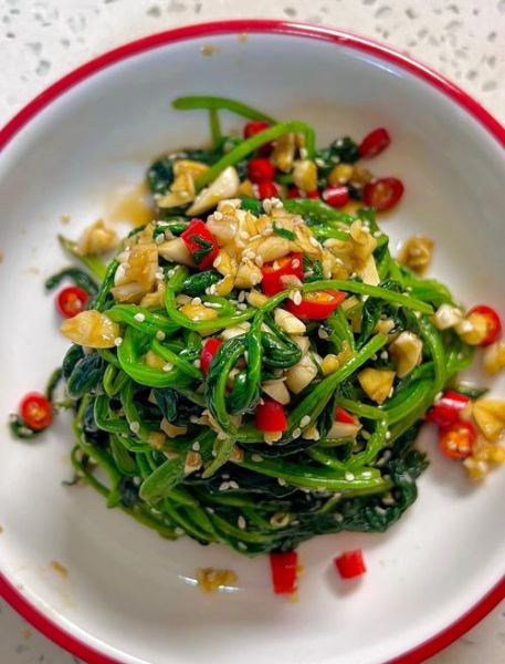 菠菜怎么炒好吃_菠菜的做法有哪几种-第1张图片-山城妙识