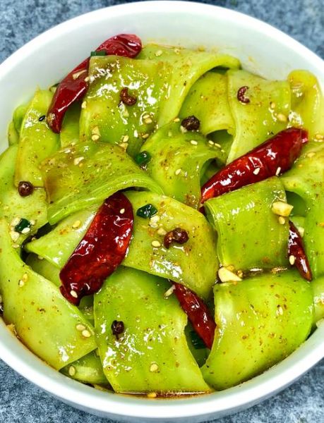 莴笋凉拌怎么做好吃_莴笋凉拌的做法大全-第1张图片-山城妙识