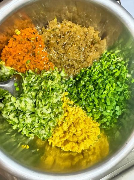 槐花鸡蛋饺子怎么做_槐花鸡蛋饺子馅料比例-第2张图片-山城妙识 槐花鸡蛋饺子怎么做_槐花鸡蛋饺子馅料比例-第2张图片-山城妙识