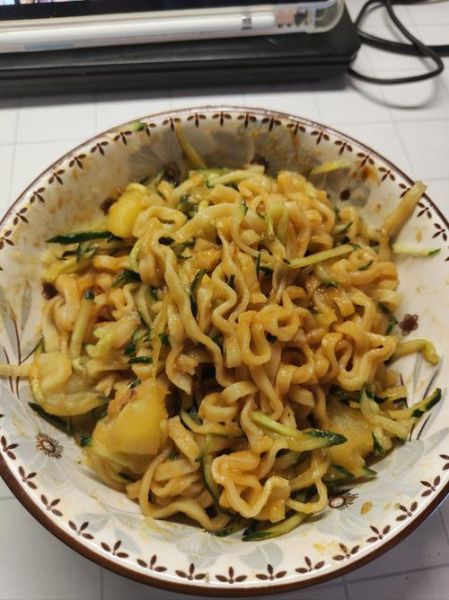 土豆鸡块面怎么做_土豆鸡块面热量高吗-第1张图片-山城妙识