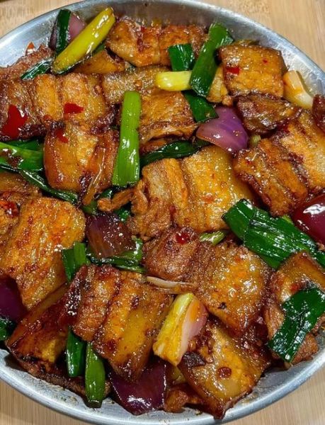 蒜苗炒回锅肉怎么做_回锅肉先煮还是先炒-第1张图片-山城妙识