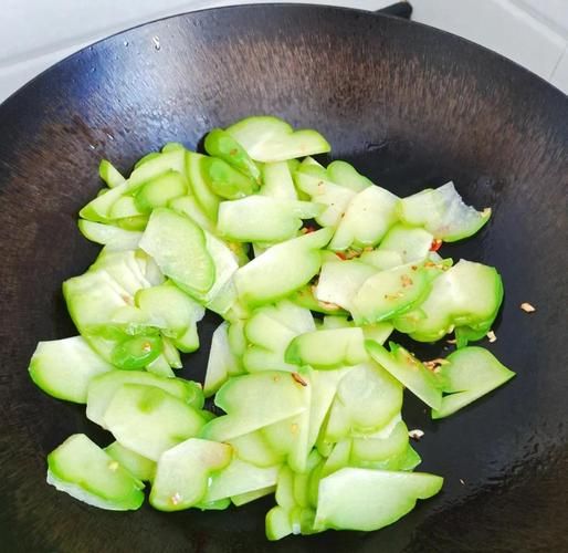 炒佛手瓜怎么炒好吃_佛手瓜炒几分钟才脆-第1张图片-山城妙识