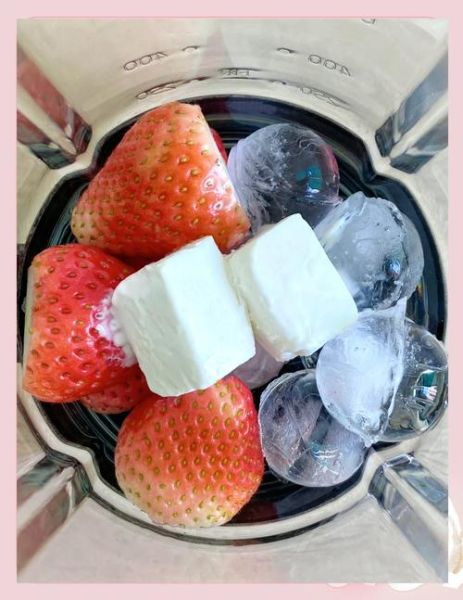 草莓奶昔怎么做_榨汁机做法步骤-第1张图片-山城妙识