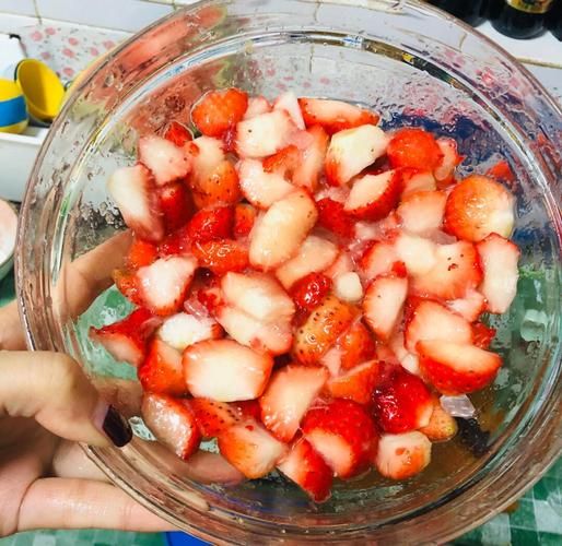 草莓奶昔怎么做_榨汁机做法步骤-第2张图片-山城妙识