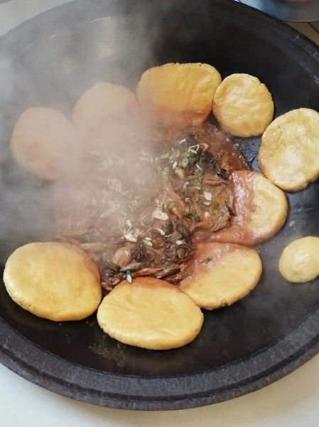 鱼锅饼子怎么做_东北铁锅鱼贴饼子做法-第1张图片-山城妙识