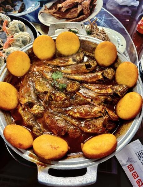 鱼锅饼子怎么做_东北铁锅鱼贴饼子做法-第2张图片-山城妙识