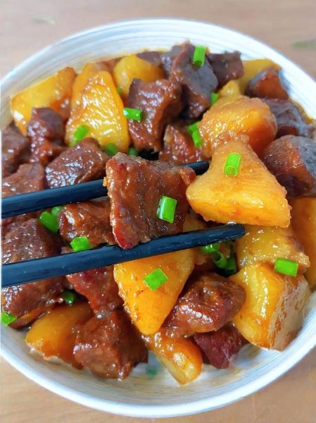 土豆牛腩怎么做才软烂入味_牛腩焯水用冷水还是热水-第3张图片-山城妙识