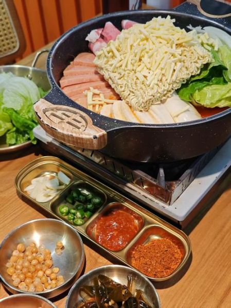 韩式火锅怎么做_家庭版部队锅需要哪些材料-第3张图片-山城妙识