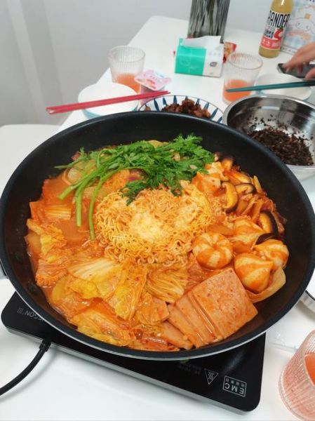 韩式火锅怎么做_家庭版部队锅需要哪些材料-第2张图片-山城妙识