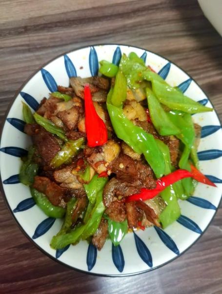 辣椒炒肉最简单的做法_新手也能零失败-第3张图片-山城妙识