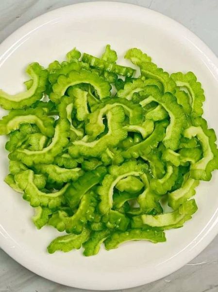 凉拌苦瓜怎么做不苦_苦瓜焯水几分钟才脆绿-第3张图片-山城妙识