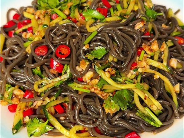 蕨根粉怎么凉拌才正宗_正宗蕨根粉凉拌方法-第3张图片-山城妙识 蕨根粉怎么凉拌才正宗_正宗蕨根粉凉拌方法-第3张图片-山城妙识