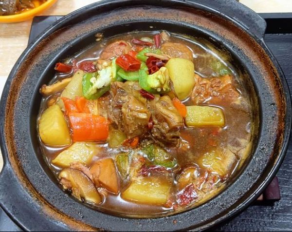 自制黄焖鸡米饭怎么做_黄焖鸡米饭家常做法-第1张图片-山城妙识