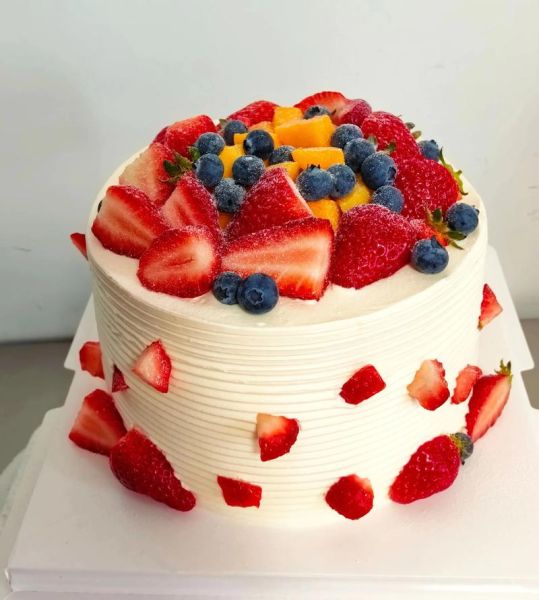 六寸蛋糕够几个人吃_六寸蛋糕价格一般多少钱-第2张图片-山城妙识