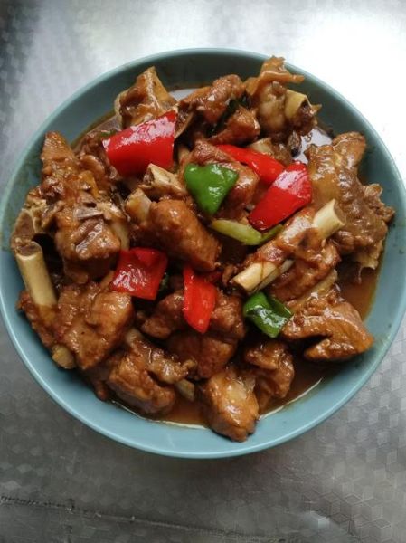 红烧鸡背怎么做好吃_红烧鸡背简单做法窍门-第2张图片-山城妙识