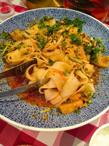 莜面凉皮用凉皮罗罗怎么做_莜面凉皮罗罗做法窍门-第2张图片-山城妙识