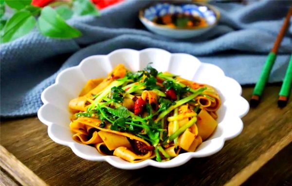 莜面凉皮用凉皮罗罗怎么做_莜面凉皮罗罗做法窍门-第3张图片-山城妙识