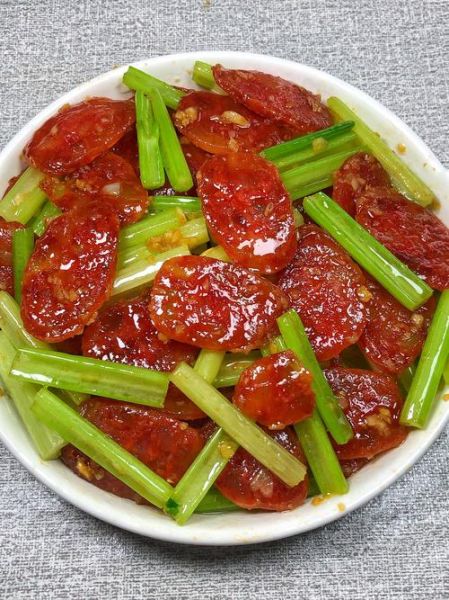 西芹炒腊肉怎么炒好吃_西芹炒腊肉的家常做法-第2张图片-山城妙识