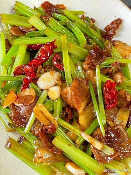 西芹炒腊肉怎么炒好吃_西芹炒腊肉的家常做法-第3张图片-山城妙识