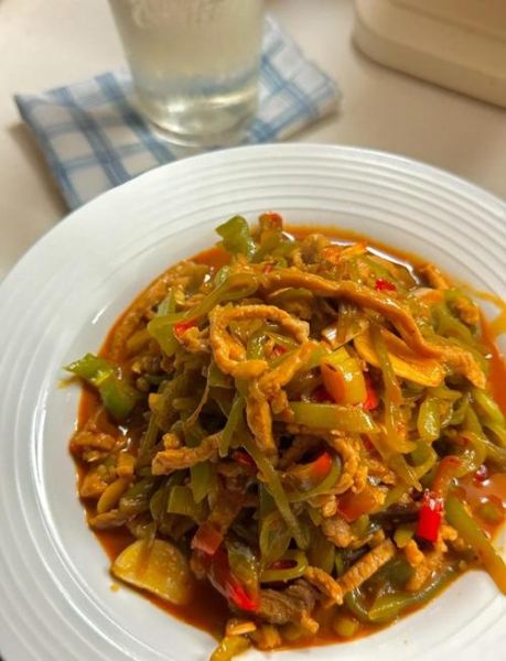 青笋怎么炒好吃_青笋的做法大全家常-第1张图片-山城妙识