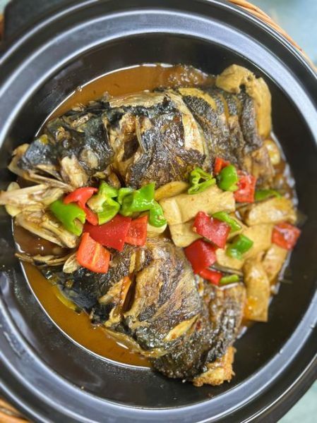 红烧鱼头豆腐怎么做_家常鱼头豆腐汤做法-第1张图片-山城妙识