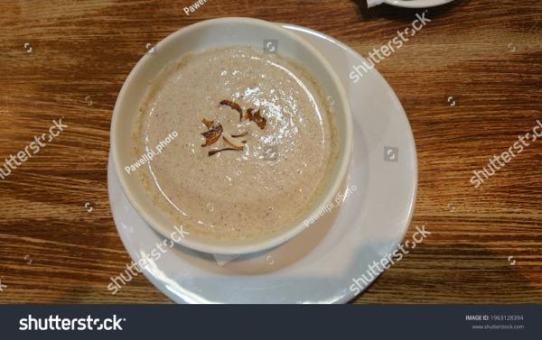 how_to_make_mushroom_soup_from_scratch_what_herbs_go_in_mushroom_soup-第1张图片-山城妙识