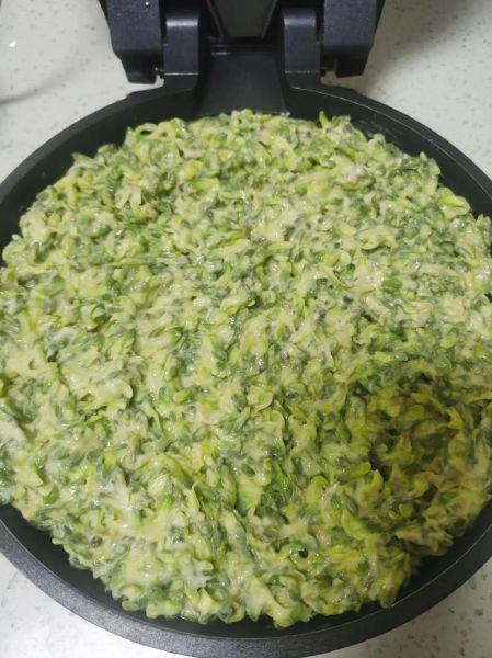 洋槐花饼怎么做_洋槐花饼的做法大全-第1张图片-山城妙识