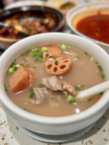 排骨煨藕汤窍门_藕汤不黑汤技巧-第1张图片-山城妙识