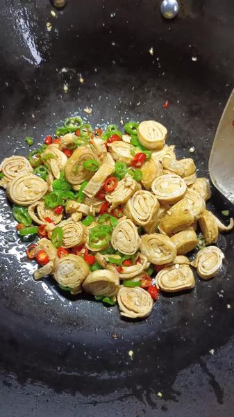 霉千张怎么做好吃_霉千张的家常做法-第1张图片-山城妙识