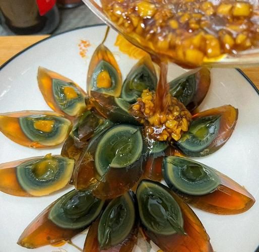 凉拌姜汁松花蛋怎么做_松花蛋怎么调汁好吃-第1张图片-山城妙识