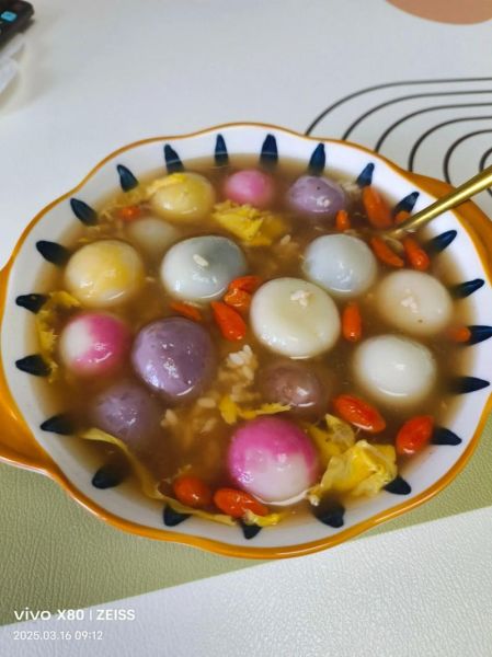 红糖米酒汤圆怎么做_红糖米酒汤圆的功效与禁忌-第2张图片-山城妙识