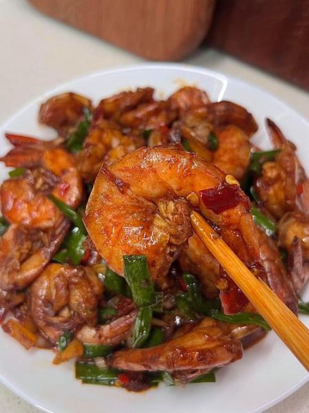 虾配什么菜一起炒好吃_虾和什么蔬菜炒最鲜-第1张图片-山城妙识 虾配什么菜一起炒好吃_虾和什么蔬菜炒最鲜-第1张图片-山城妙识