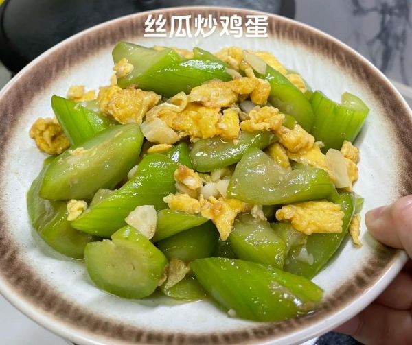 清炒丝瓜怎么做_饭店大厨的秘诀-第1张图片-山城妙识