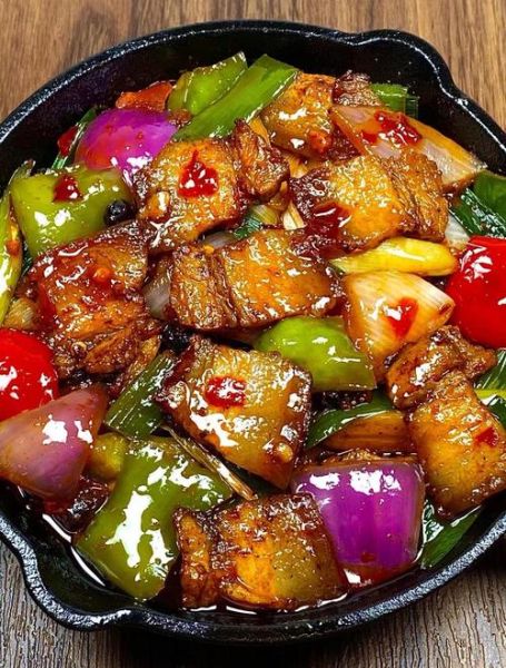 洋葱炒回锅肉怎么做好吃_家常做法步骤详解-第1张图片-山城妙识