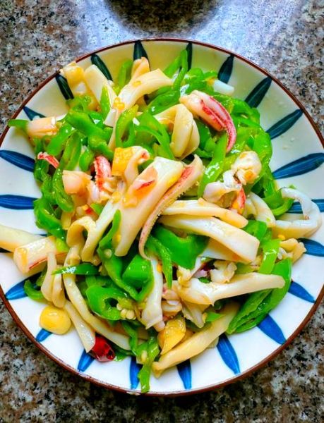 青椒炒鱿鱼怎么炒好吃窍门_鱿鱼不老的秘诀-第3张图片-山城妙识