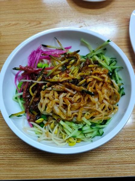 天津炸酱面最正宗的做法_怎么做才地道-第2张图片-山城妙识