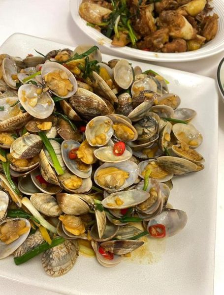 爆炒花甲怎么炒才没沙_爆炒花甲要不要焯水-第2张图片-山城妙识