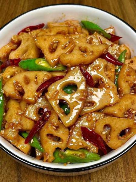 炒藕丁的家常做法_炒藕丁怎么炒才脆-第1张图片-山城妙识