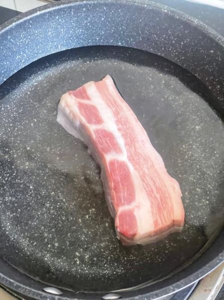 生蒸五花肉怎么做_蒸五花肉需要焯水吗-第2张图片-山城妙识