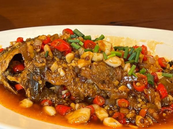 焖鲫鱼最正宗的做法_焖鲫鱼怎么做好吃-第1张图片-山城妙识