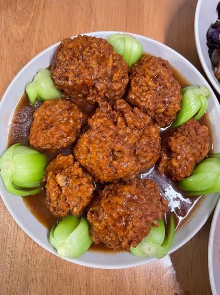 狮子头怎么做好吃_狮子头做法大全-第1张图片-山城妙识