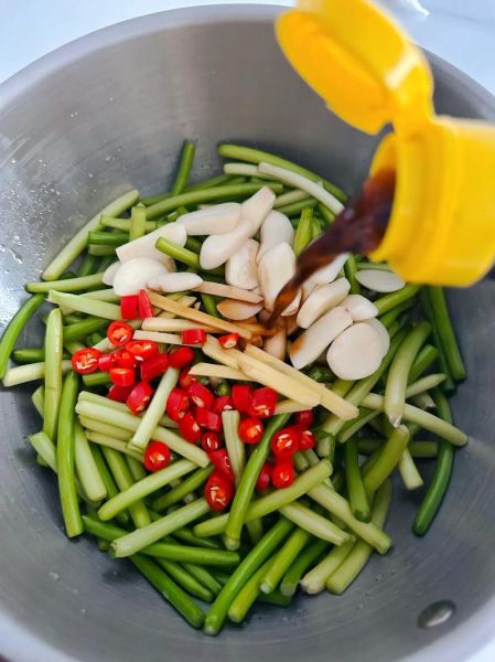 家常淹蒜苔的做法大全_蒜苔怎么腌制才脆爽-第1张图片-山城妙识