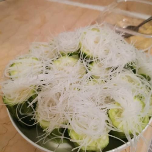 蒜蓉粉丝蒸胜瓜怎么做_蒸多久才熟-第3张图片-山城妙识