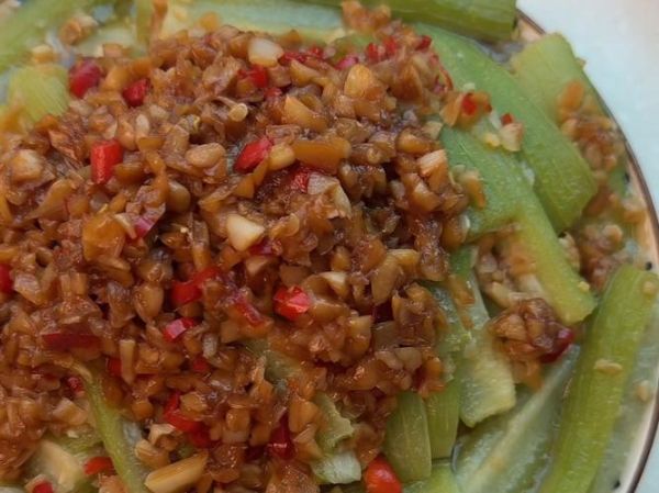 蒜蓉粉丝蒸胜瓜怎么做_蒸多久才熟-第2张图片-山城妙识